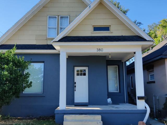 Upstairs apartment close to liberty park