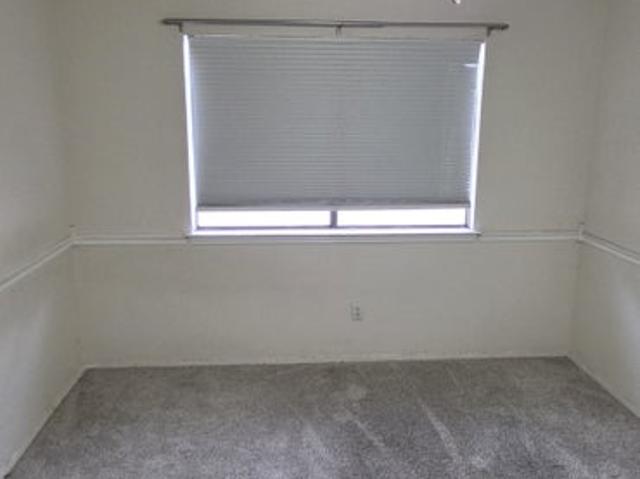 Upstairs Bedroom for Rent – Month to Month – North