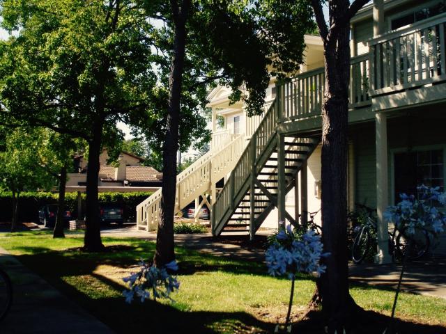 Upstairs One Bedroom located in walking distance to the Sonoma Plaza!