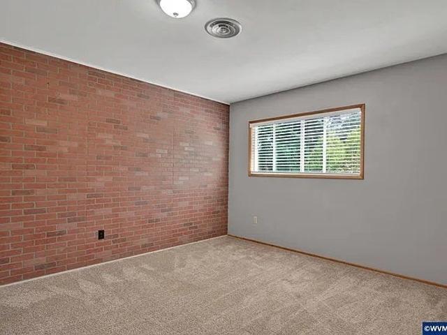 Upstairs Private Bedroom in Spacious Corvallis Ho
