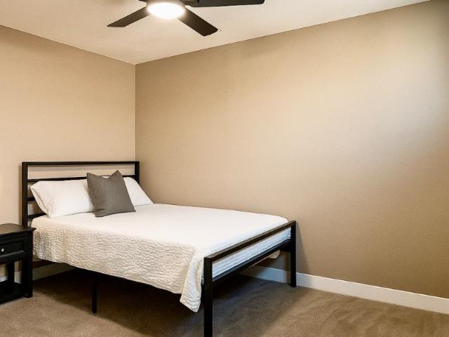 Upstairs Private Roomshared bathroom in North Las