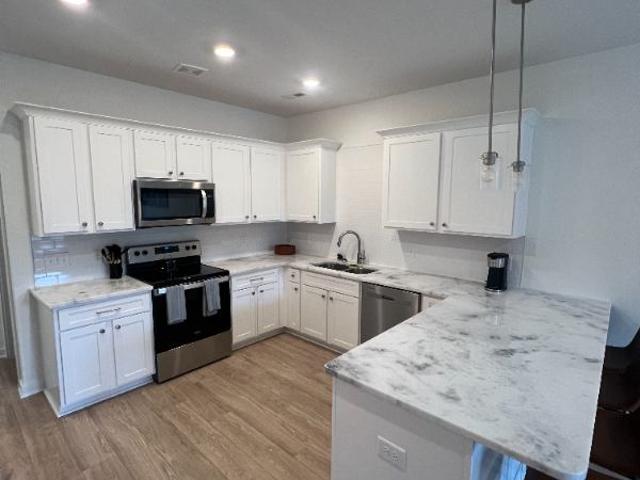 Upstairs Primary w Private Bath [Shared Living]