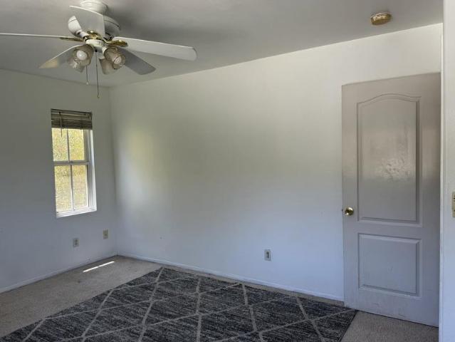 Upstairs room for rent in Canyon Country
