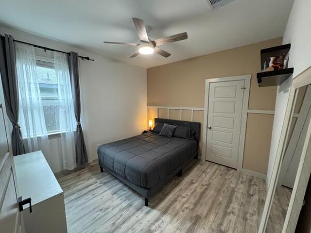 Upscale and completely remodeled home in gated community by Pearland, NRG Stadium, Medical Center