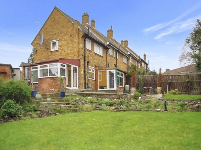 Upton Close, Bexley, DA5 2 bed end of terrace house to rent £1,900 pcm £438 pw