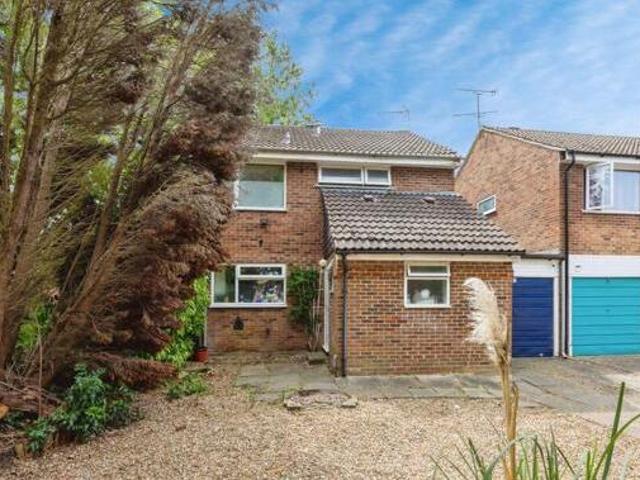 Upton Close, Farnborough, 3 Bedroom Link