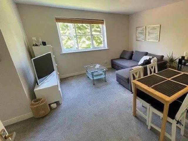 Upton Close, London, NW2 1UP, United Kingdom | 2 bed apartment for rent #139402533 | Rentberry
