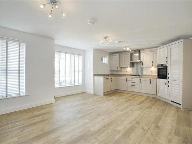 Upton NN5 2 bed flat to rent £1,175 pcm £271 pw