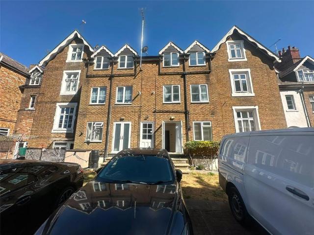 Upton Park, Slough, Berkshire, SL1 1 bed flat to rent £1,050 pcm £242 pw
