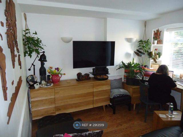 Upton Park, Slough SL1, 1 bed flat to rent, £1,200 pcm | PrimeLocation