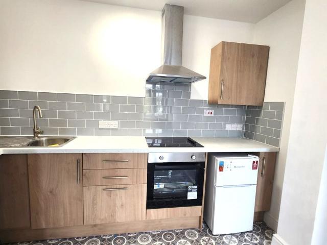Upton Park, Slough SL1, 1 bed flat to rent, £975 pcm | PrimeLocation