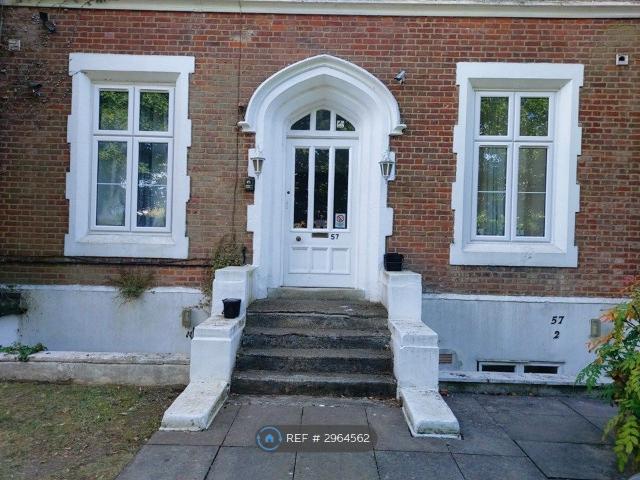 Upton Park, Slough SL1, 2 bed flat to rent, £1,495 pcm | PrimeLocation