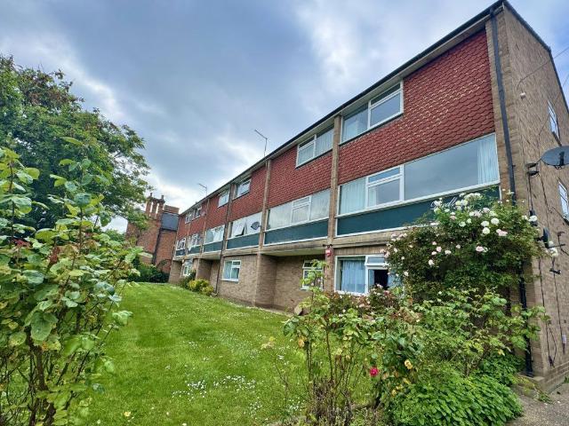 Upton Road, Slough SL1, 3 bed maisonette to rent, £1,650 pcm | PrimeLocation