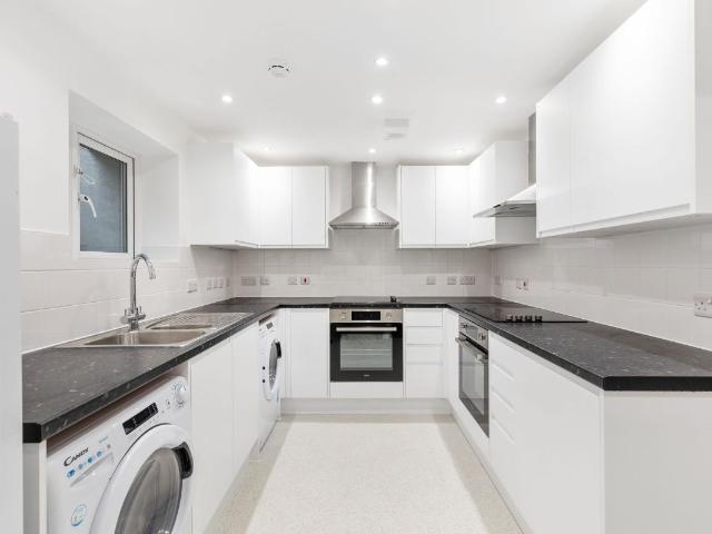 Upton Road, Watford WD18, Studio to rent, £900 pcm | PrimeLocation