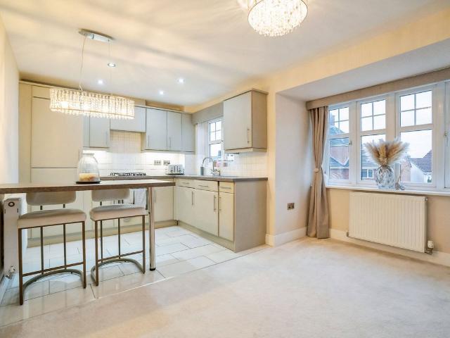 Upton Rocks Avenue, Widnes WA8, 2 bed flat to rent, £900 pcm | PrimeLocation