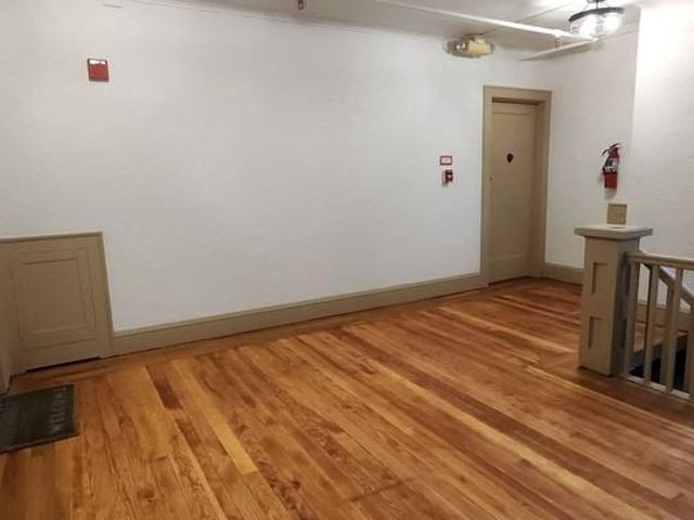 Uptown Apartments Studio Apartment for Rent at 2386 W Burnside St, Portland, OR 97210 Goose Hollow