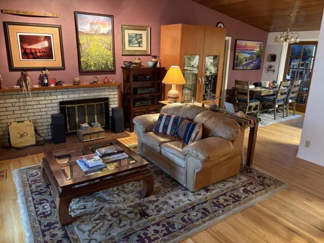 Uptown Area Lovely Furnished Room w Extras