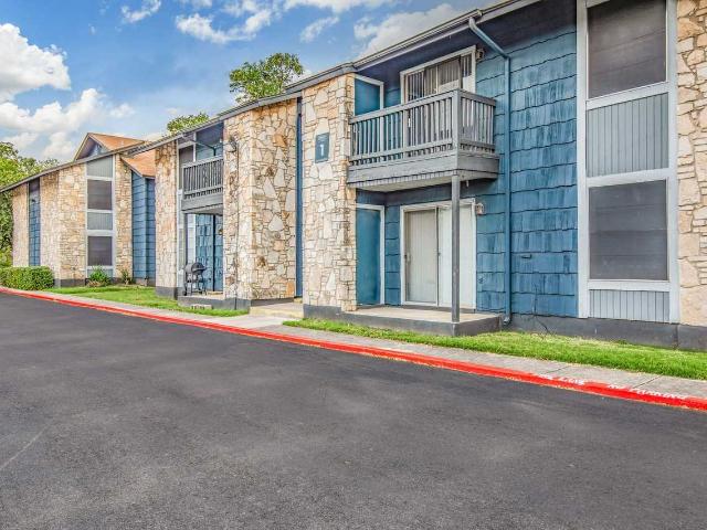 Uptown Heights 2 Bedroom Apartment for Rent at 2803 Woodbury St, San Antonio, TX 78217
