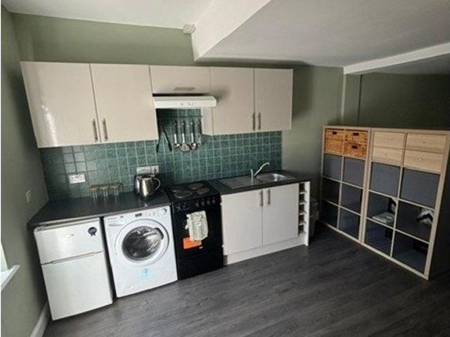 Urmston, Manchester M41, Studio to rent, £995 pcm | PrimeLocation