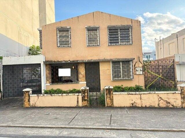 Urb Santa Cruz Veve Blq D No Dr #,bayamon, Home For Sale