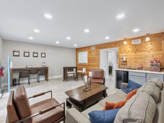 Urban Villas 2 Bedroom Apartment for Rent at 4411 Airport Blvd, Austin, TX 78722 Upper Boggy Creek