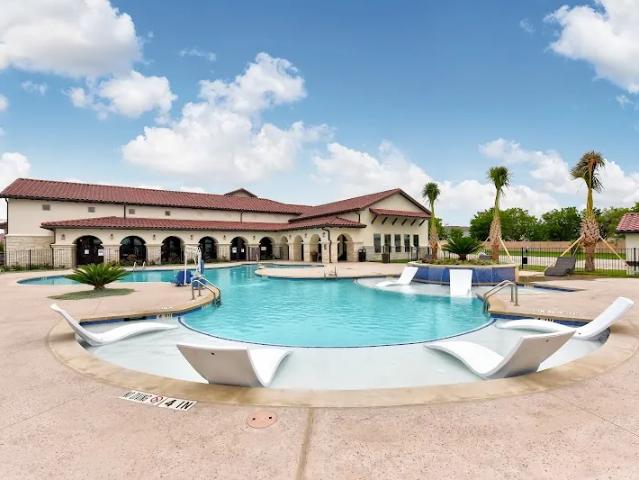 Urban Living — City Views — Pool & Fitness Center — 3BR/2BA + Special Offer