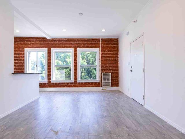 Urban Living at its Best Studio Apartment for Rent at 1057 S Western Ave, Los Angeles, CA 90006 Olympic Park