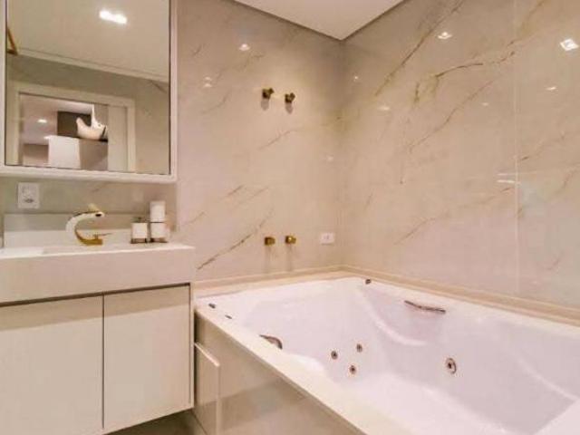 “Urban Loft – Duplex Moderno com 2 Vagas e Suíte Premium”