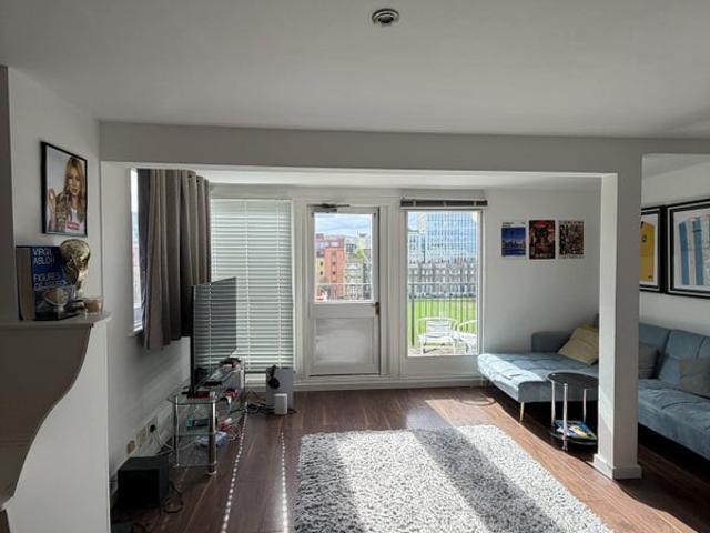 URGENT: City Road Apartment with Sunset View
