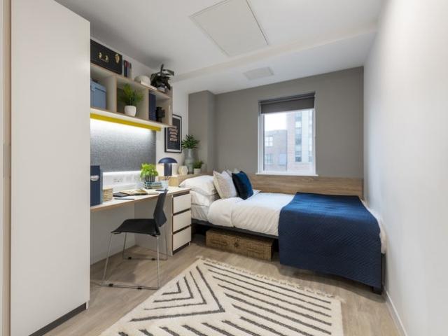 [URGENT] Ensuite Room Available Birmingham