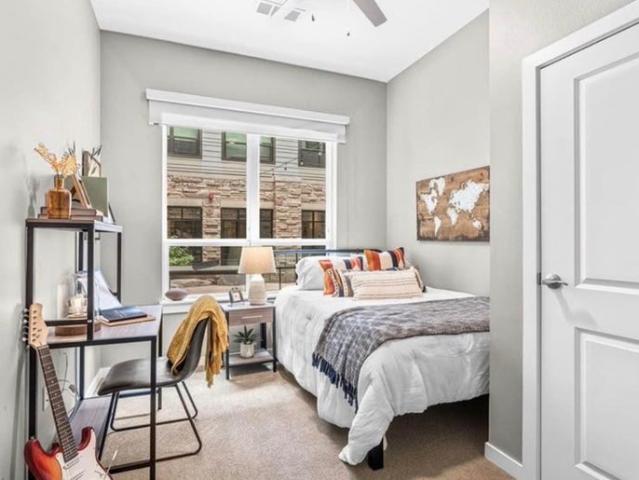 URGENT Lease Takeover Available 1 bedroom/1 bath