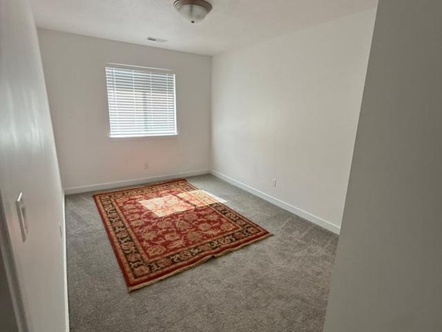 Urgent roommate needed!