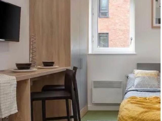Urgent Takeover: Discounted Private Studio @ Globe