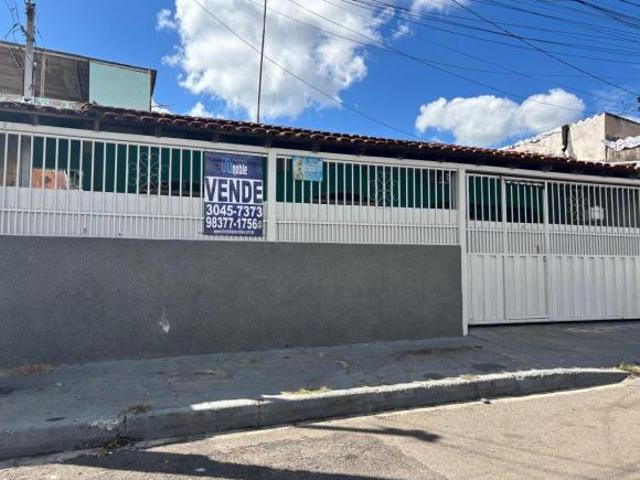 URGENTE – Lote com 2 Casas na QR 315 Santa Maria Norte | Casa 3 Quartos + Kit nos Fundos | Escritura