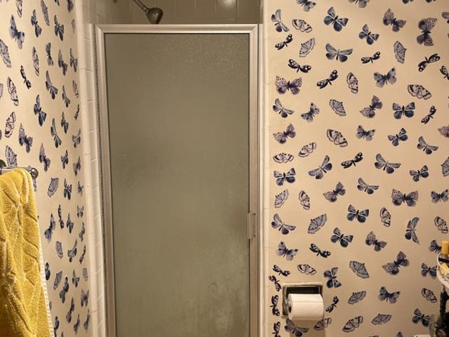 Urgently looking for roommate Large private room