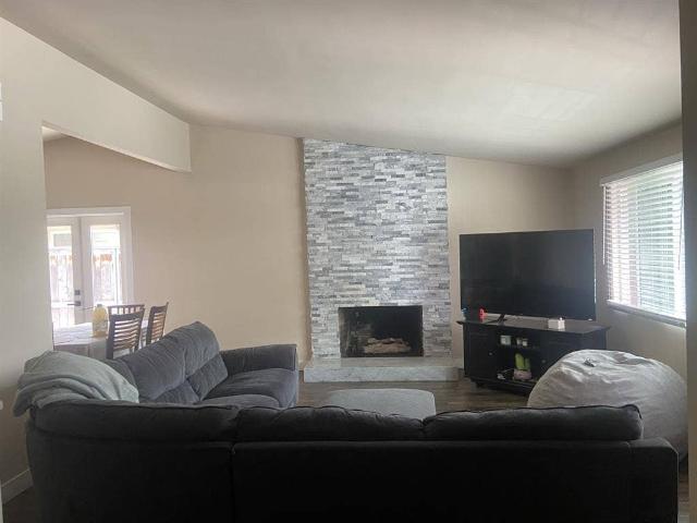 Urgently need Roommates