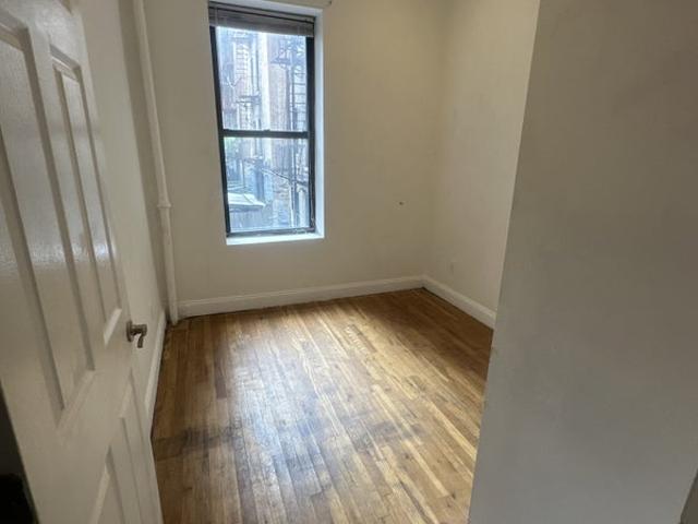 URGENTLY NEEDING Roomie $1008 184St