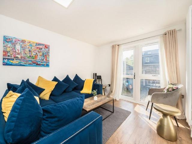 Urlwin Walk, London SW9 2 bed flat to rent £2,500 pcm £577 pw
