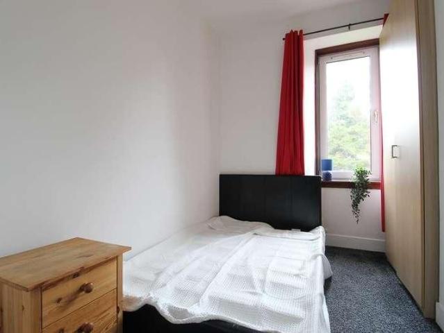 Urquhart Road, First Floor Left, AB24