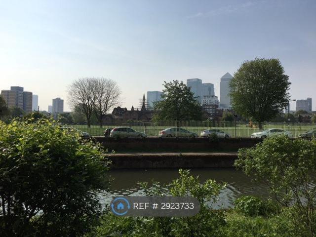 Ursula Gould Way, London E14, 3 bed flat to rent, £2,700 pcm | PrimeLocation