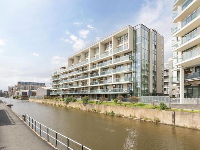 Ursula Gould Way, London E14 2 bed flat to rent £2,300 pcm £531 pw