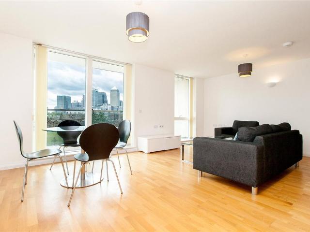 Ursula Gold Way, London E14 2 bed flat to rent £2,350 pcm £542 pw