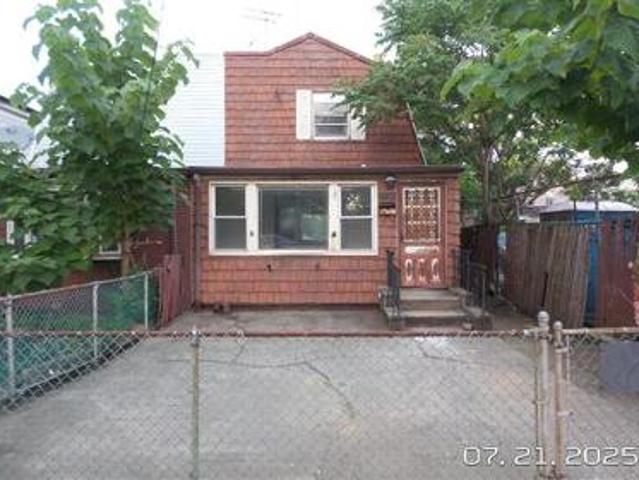 Utica Ave