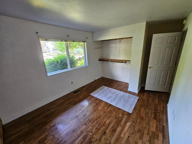 utilities included, 10x10ft room in quiet neighbor