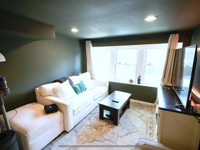 UTILITIES INCLUDED 1 BR garden unit in pilsen
