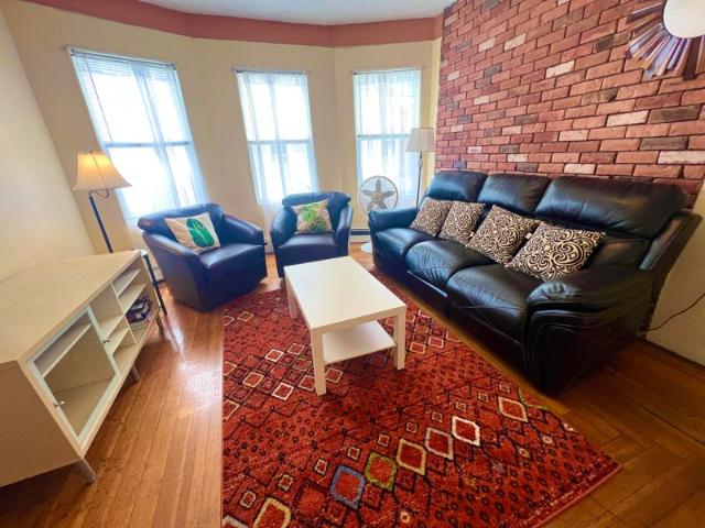 Utilities Included_Private Room w it's own Entra