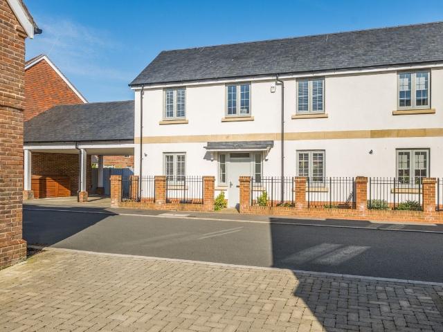 Uttley Lane, Beaconsfield HP9, 2 bed end terrace house to rent, £2,595 pcm | PrimeLocation