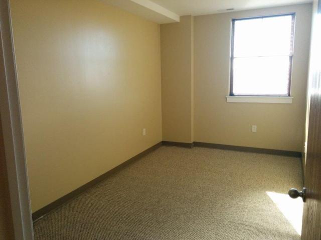 UV Elliott 2 Bedroom Apartment for Rent at 650 S 29th St, Louisville, KY 40211 Russell