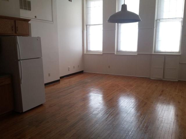 UV Salisbury 3 Bedroom Apartment for Rent at 632 S 22nd St, Louisville, KY 40211 Russell