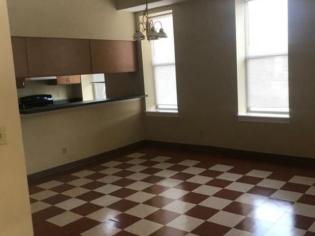 UV Seven Oaks 2 Bedroom Apartment for Rent at 701 W Oak St, Louisville, KY 40203 Limerick